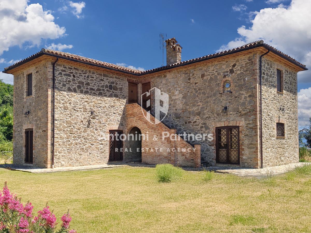 4 Bedrooms Farmhouse for sale in Todi [769989] | Gate-away®